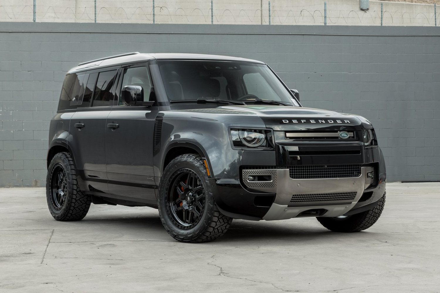 Mantra Wheels for Land Rover Defender Grey Seamak Gloss Black ⋆ Wheels ...